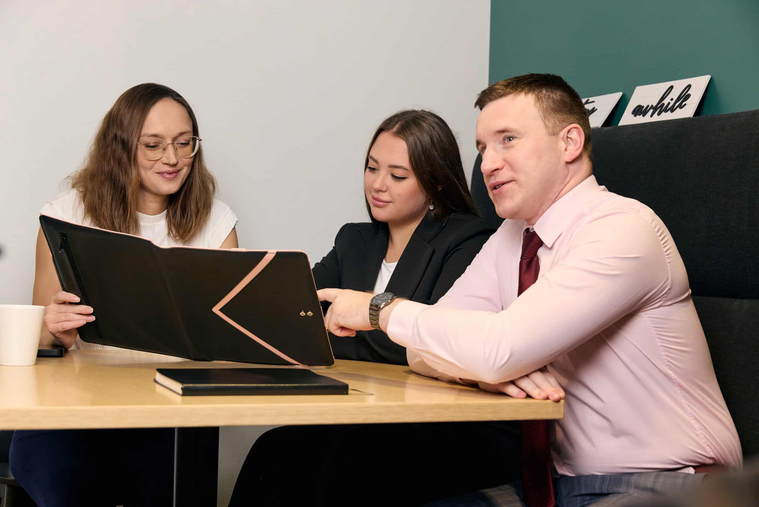 Green Card vs. U.S. Citizenship: What to Choose and How to Transition ...